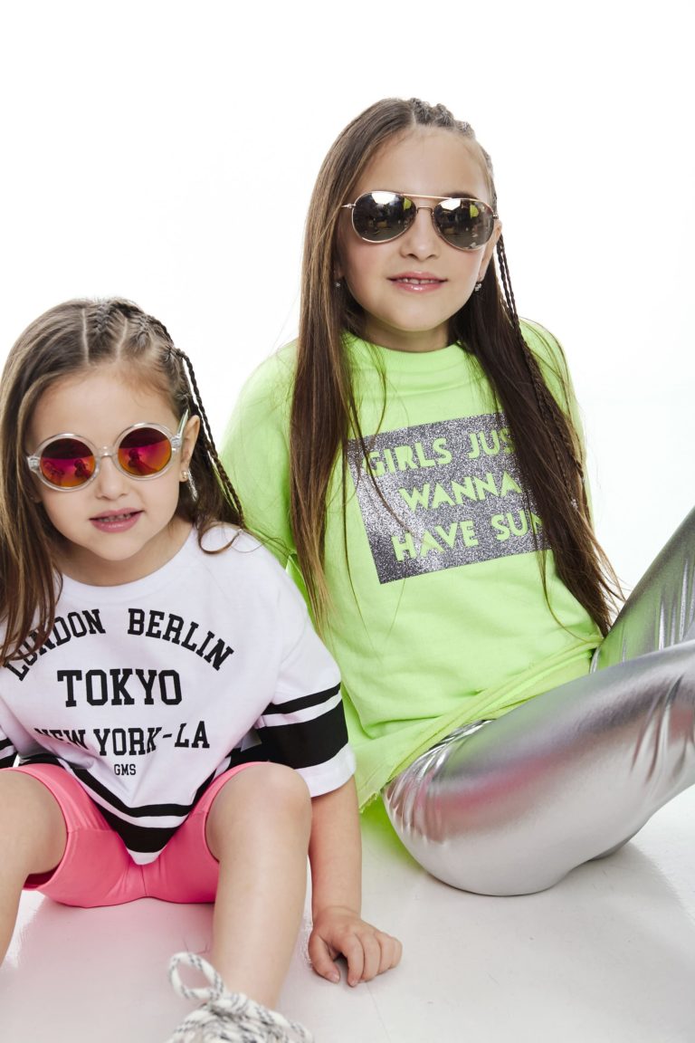 El color neón en ropa para chicos – Gimos verano 2020 - Minilook